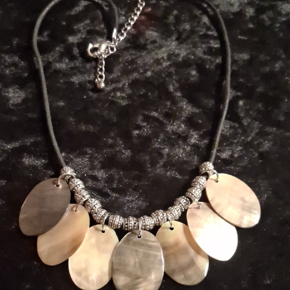 shell necklaces | Jewelry | Chic Shell Pendant Necklace With Silver ...